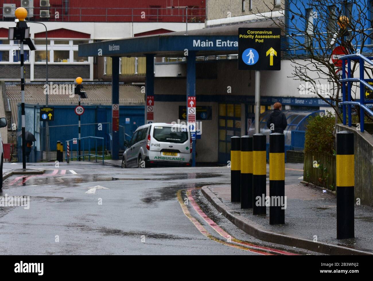 Watford Hospital signs for Coronavirus pod Stock Photo - Alamy