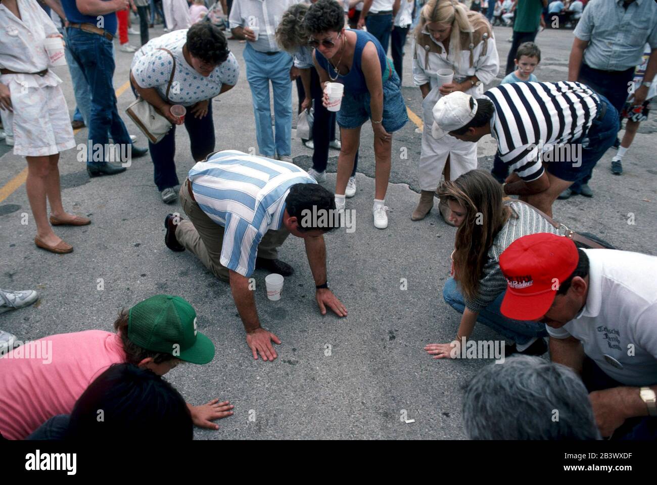 Strangers helping stranger hi-res stock photography and images - Alamy