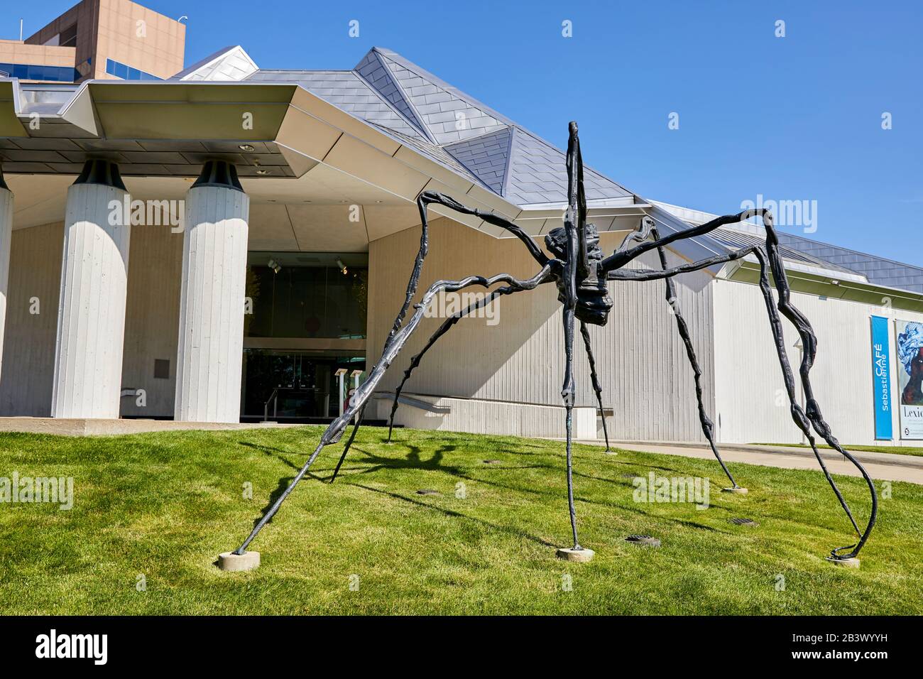 Spider sculpture by Louise Bourgeois outside Kemper Museum of ...