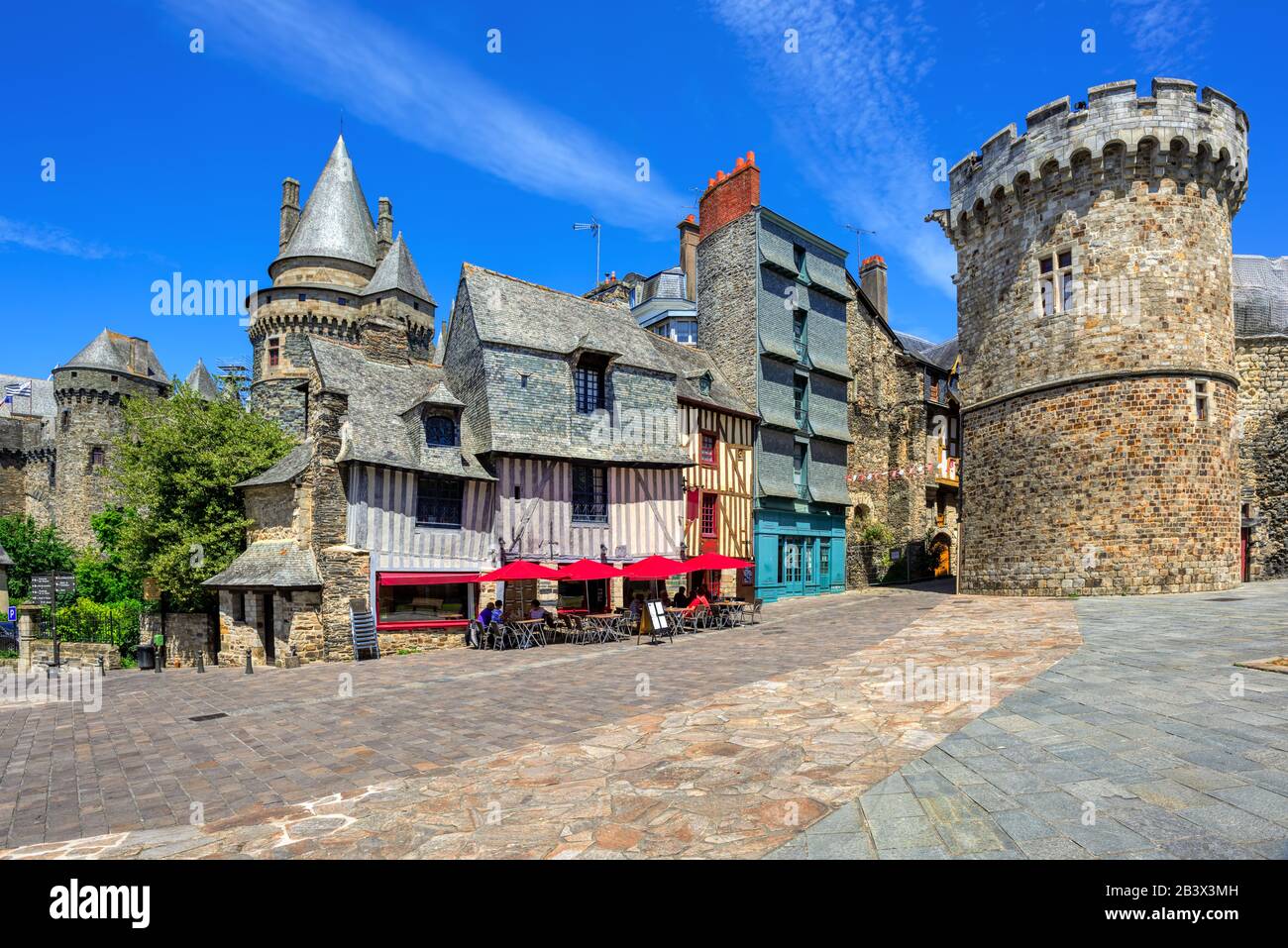 Street old town vitre france hi-res stock photography and images - Alamy