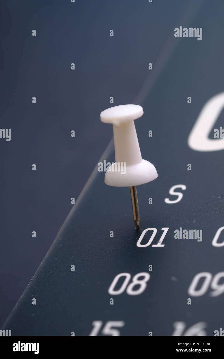 deadline concept with push pin on calendar date Stock Photo - Alamy