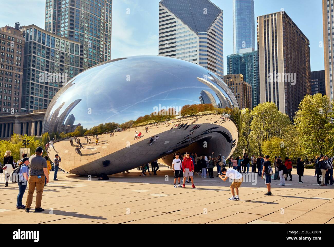 Cloud gate the bean by sir anish kapoor in millennium hi-res stock photography and images - Alamy