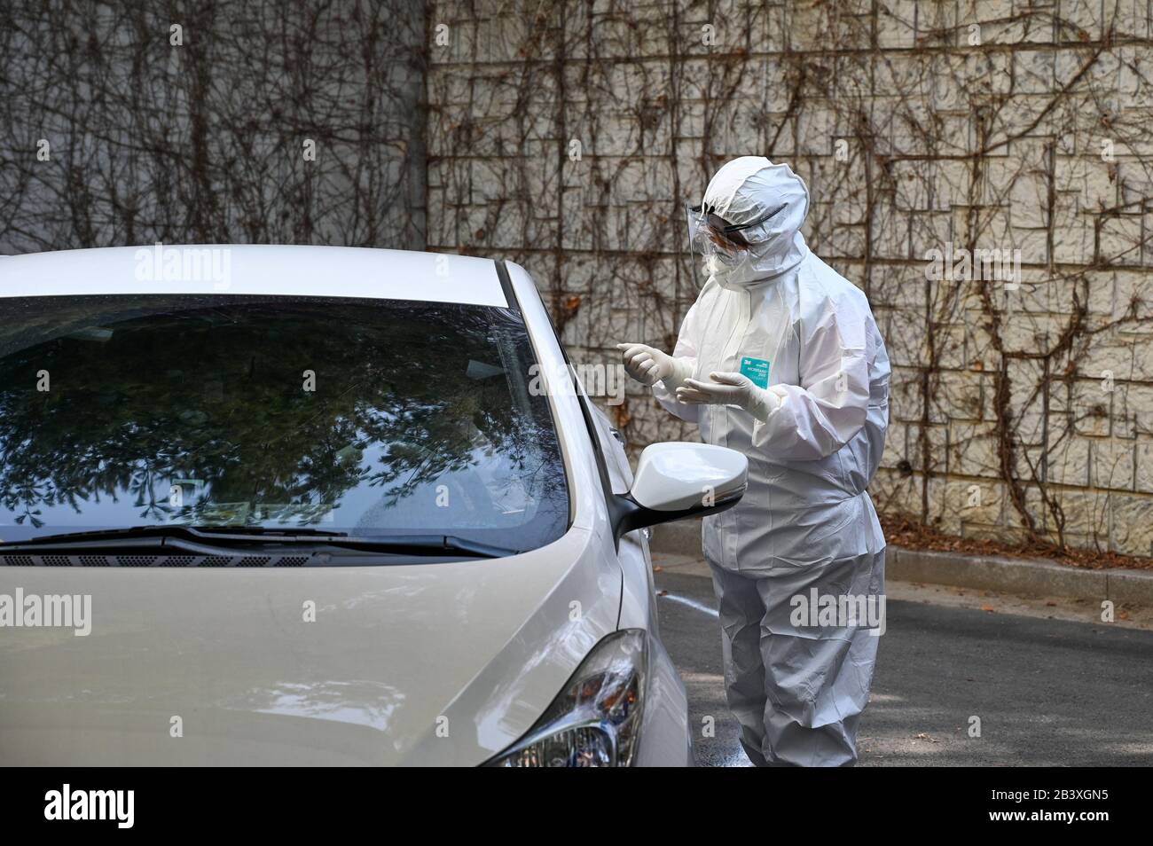 Biohazard suits hi-res stock photography and images - Alamy