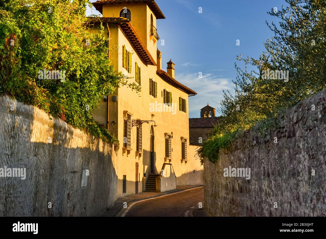 Brightly colored house exterior hi-res stock photography and images - Alamy