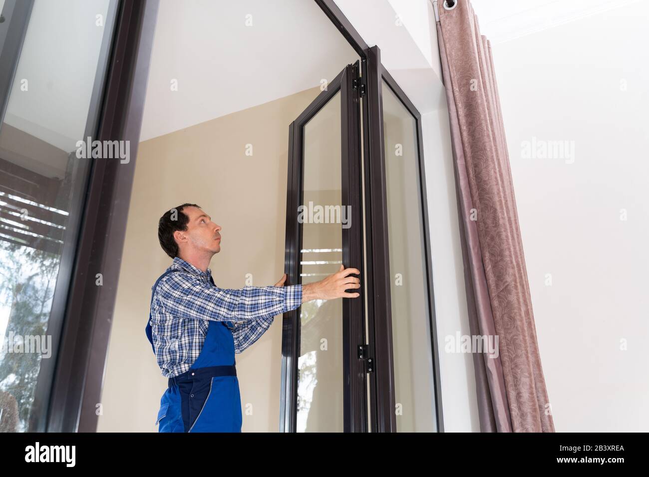 Install window hi-res stock photography and images - Alamy