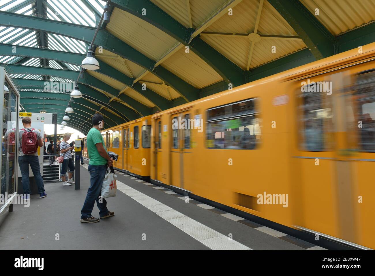 Bahnhof Schoenhauser Allee, Prenzlauer Berg, Berlin, Deutschland ...