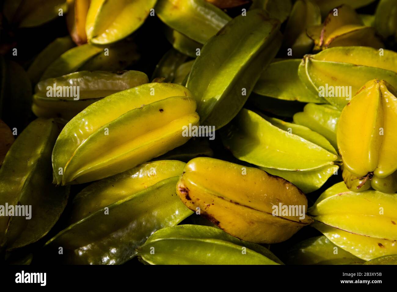 Basket of Yellow Carambola (Star Fruit Stock Photo - Alamy
