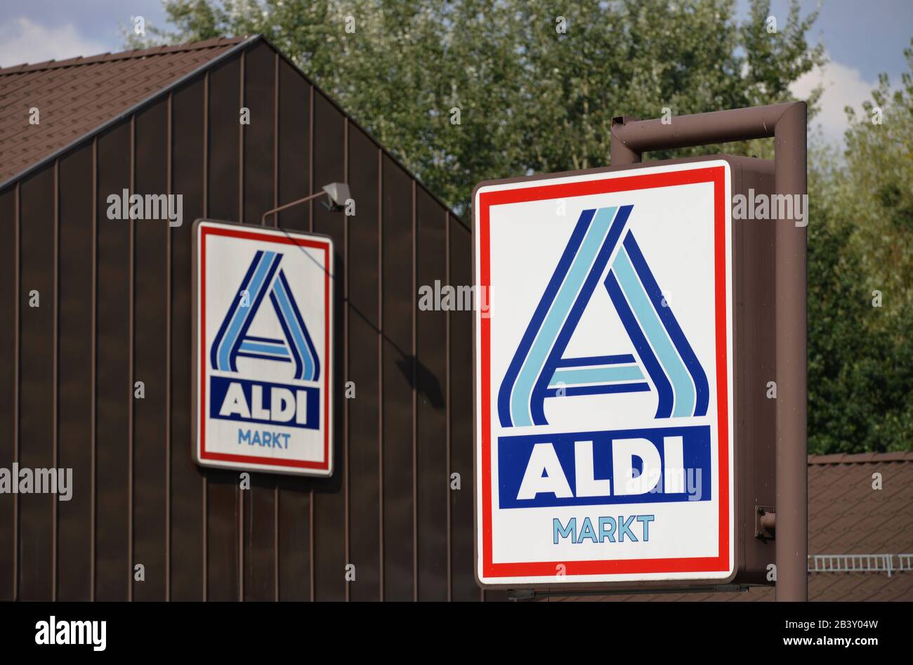 Aldi Markt High Resolution Stock Photography and Images - Alamy