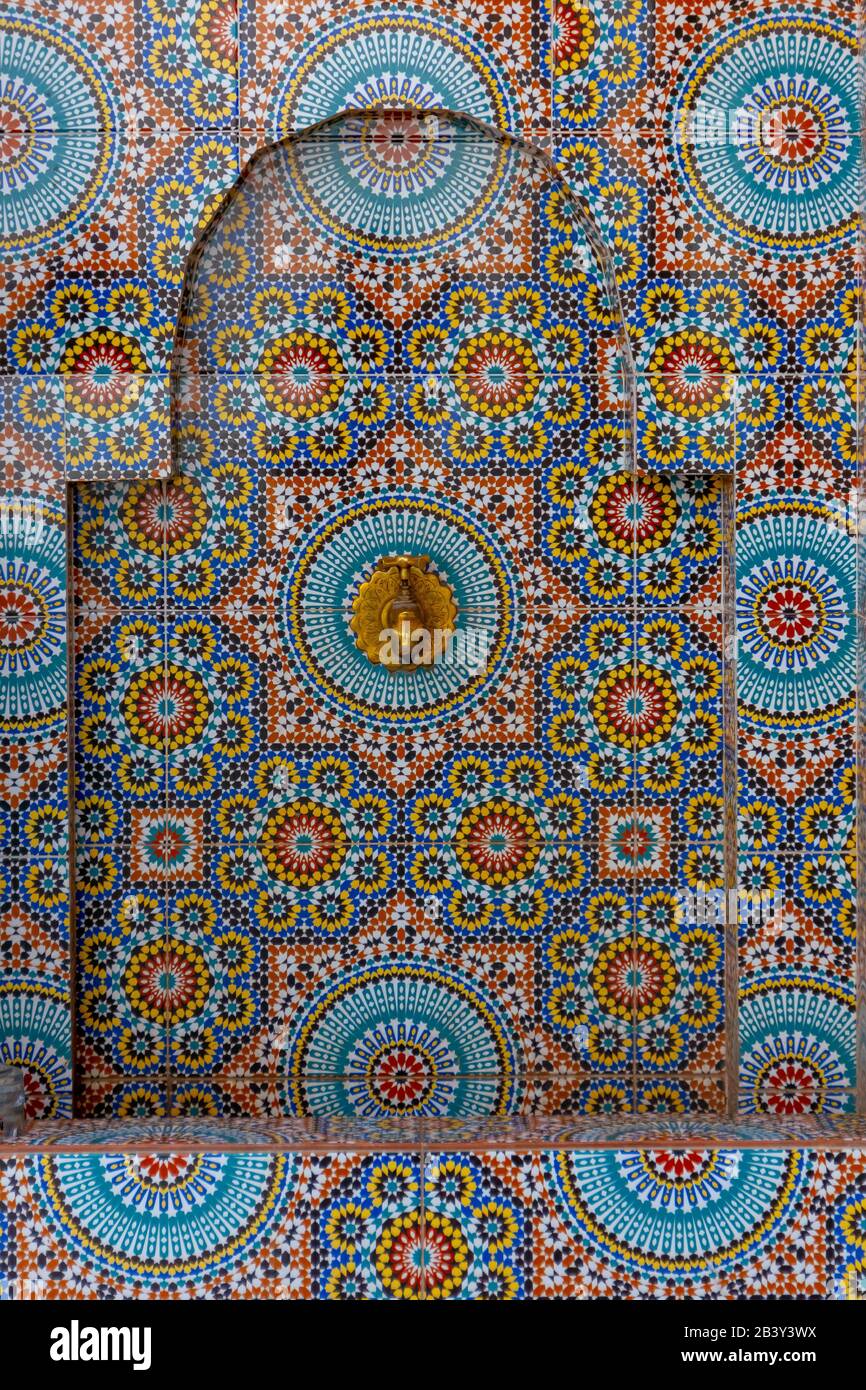 Colorful Arabic mosaic fountain and bronze tap Stock Photo - Alamy