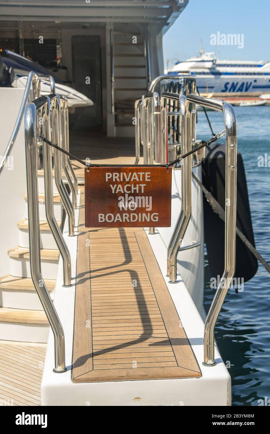 No boarding private yacht sign hi-res stock photography and images - Alamy