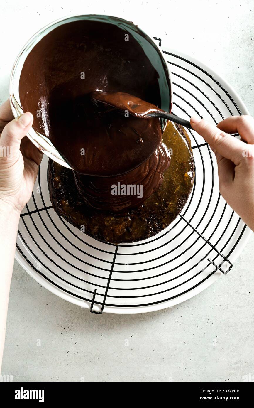 Pouring chocolate ganache hi-res stock photography and images - Alamy
