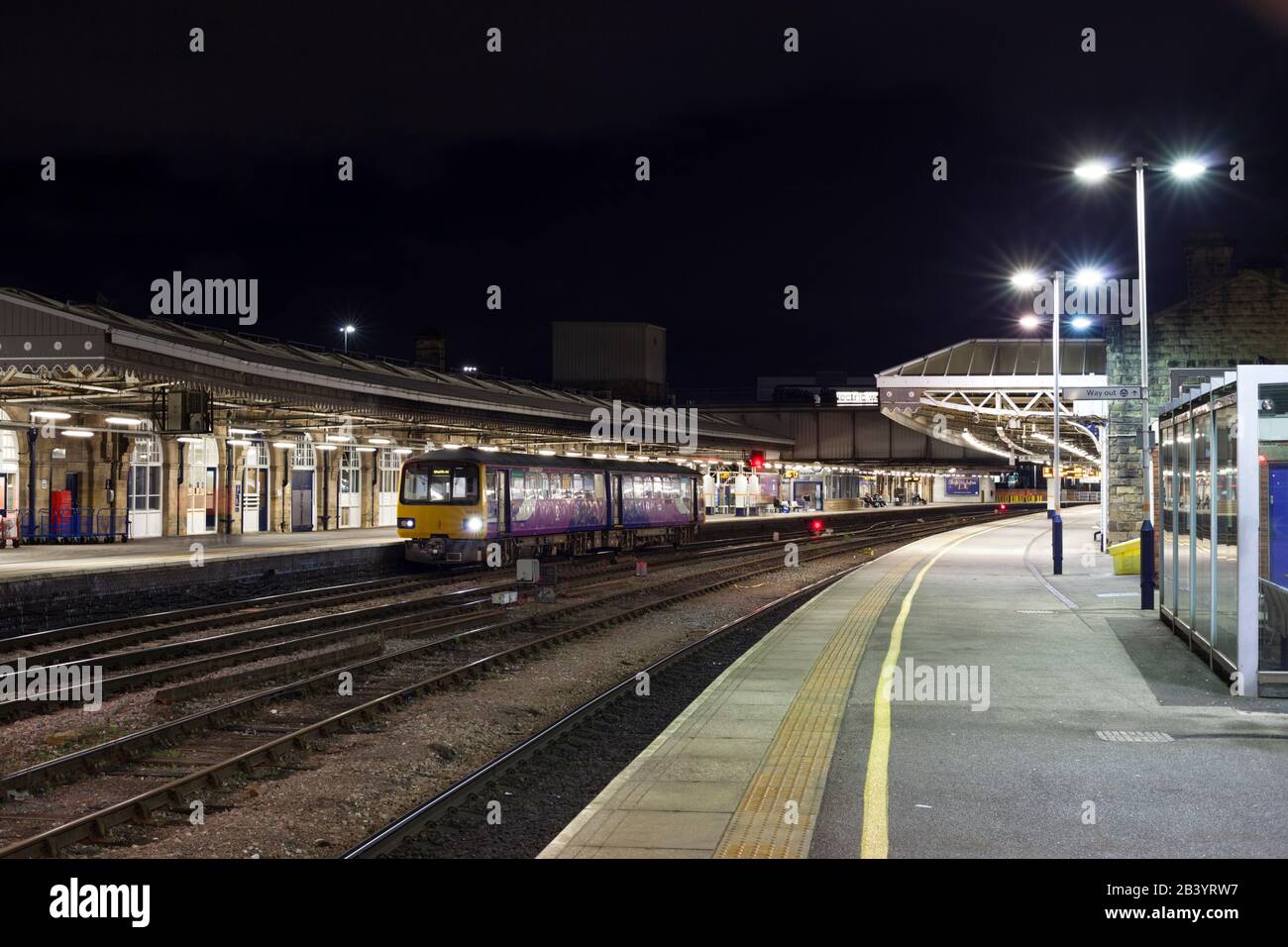 Sheffield rail station hi-res stock photography and images - Alamy