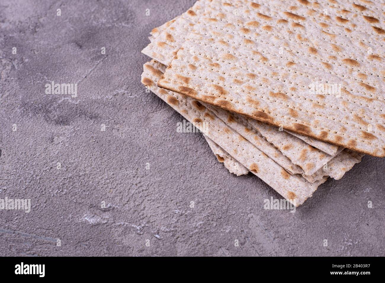 Traditional ritual Jewish bread matzah Stock Photo - Alamy