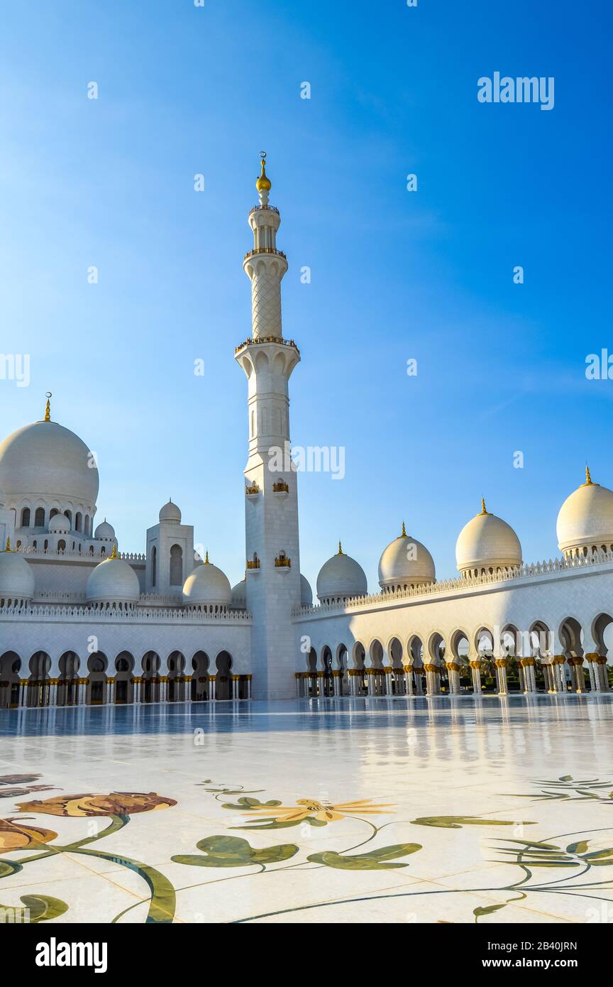 White marbel mosque hi-res stock photography and images - Alamy