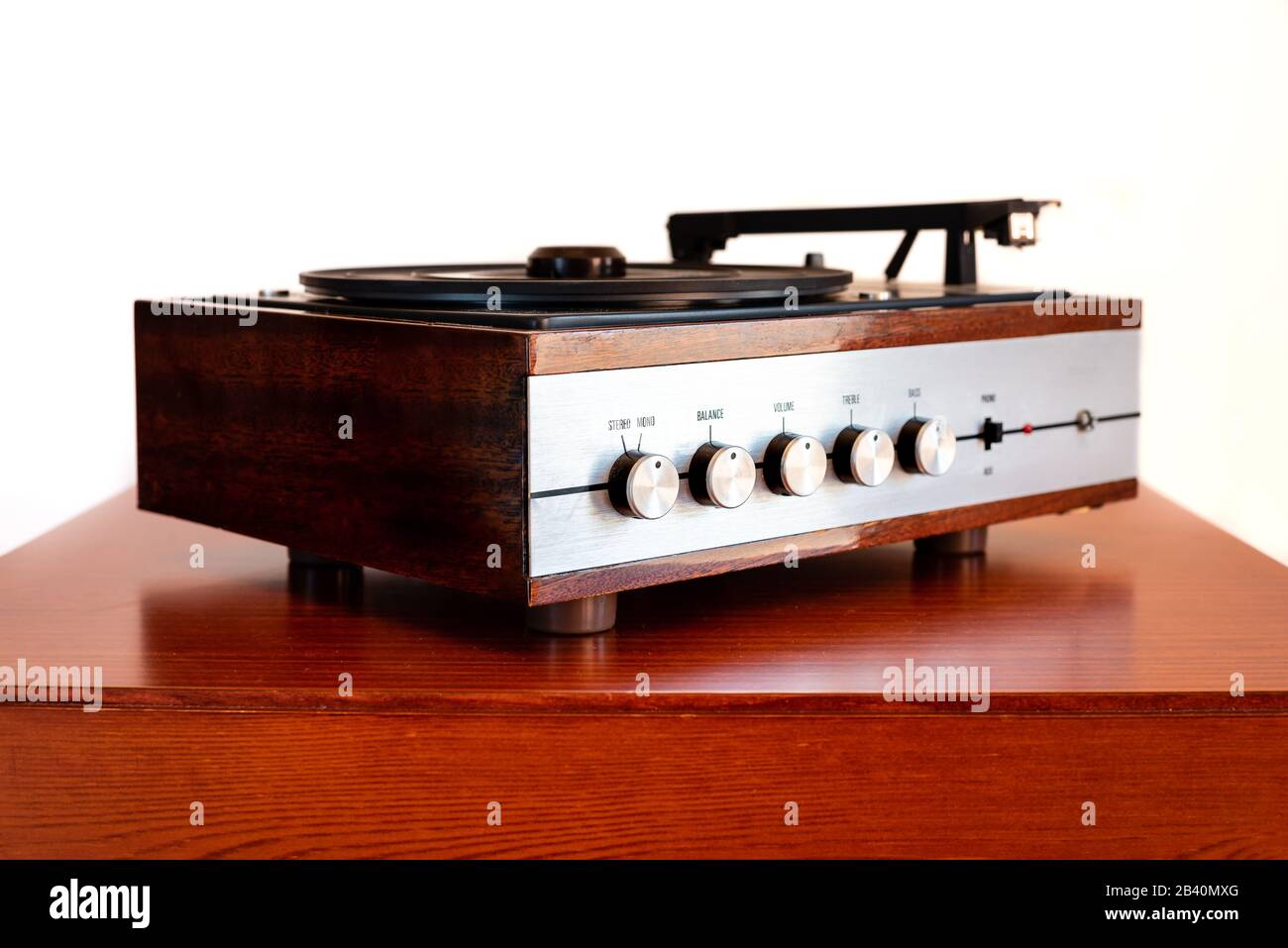 Traditional turntable hi-res stock photography and images - Alamy