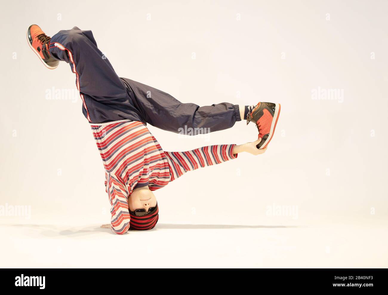 Street dancing bboy hi-res stock photography and images - Alamy