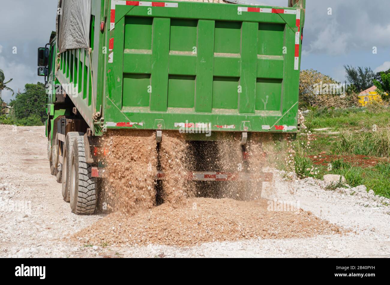 Under truck hi-res stock photography and images - Alamy