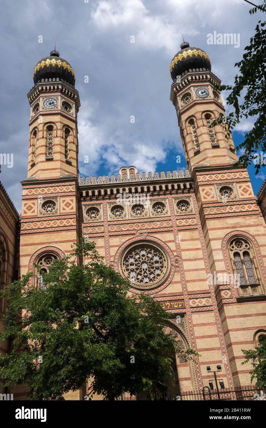 Hungary, Budapest. Architecture. Dohany Street Synagogue Stock Photo ...