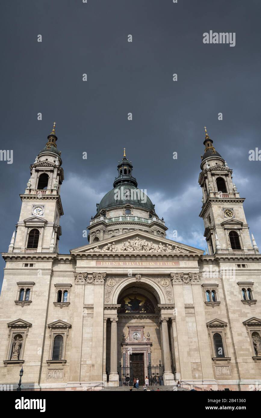 Hungary, Budapest. Architecture. St. Stephen's Basilica Stock Photo - Alamy