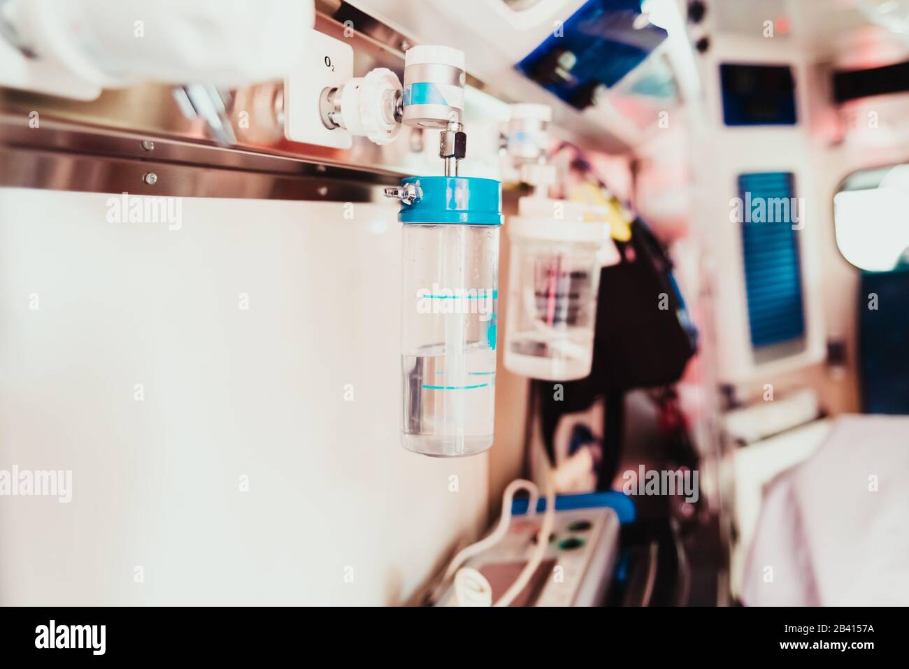 Oxygen cylinders hospital hi-res stock photography and images - Alamy