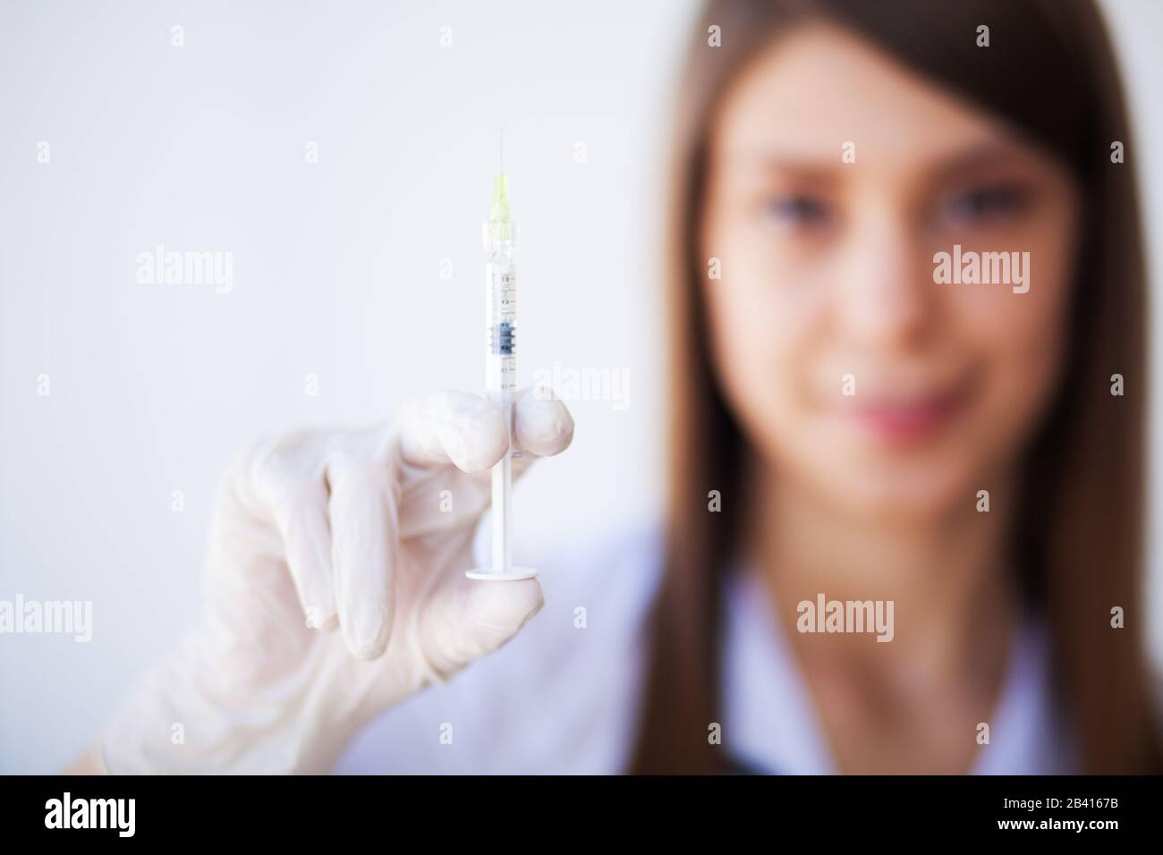 Woman doctor shaking in hands a syringe full Stock Photo - Alamy