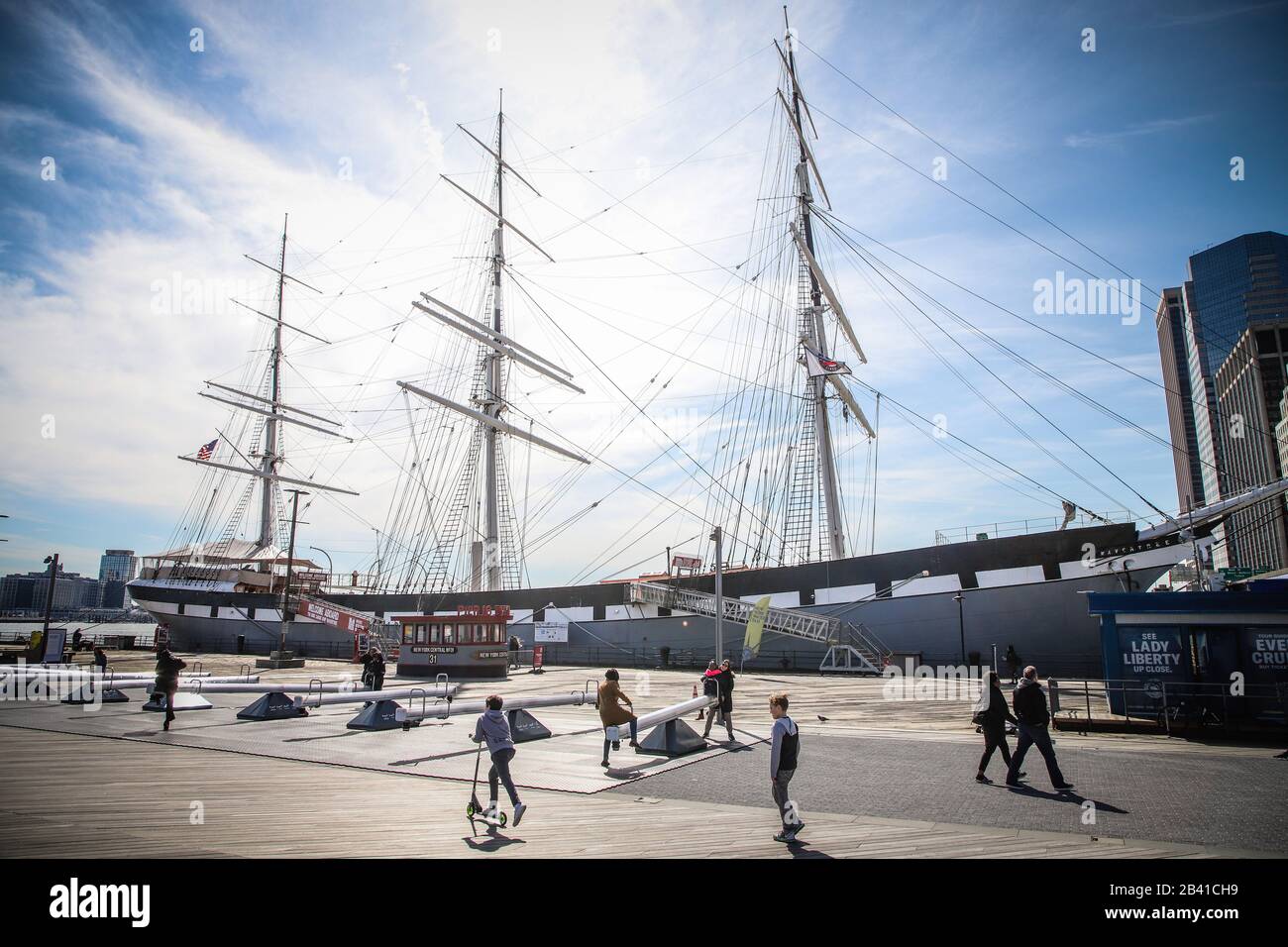 Pier 16 seaport hi-res stock photography and images - Alamy