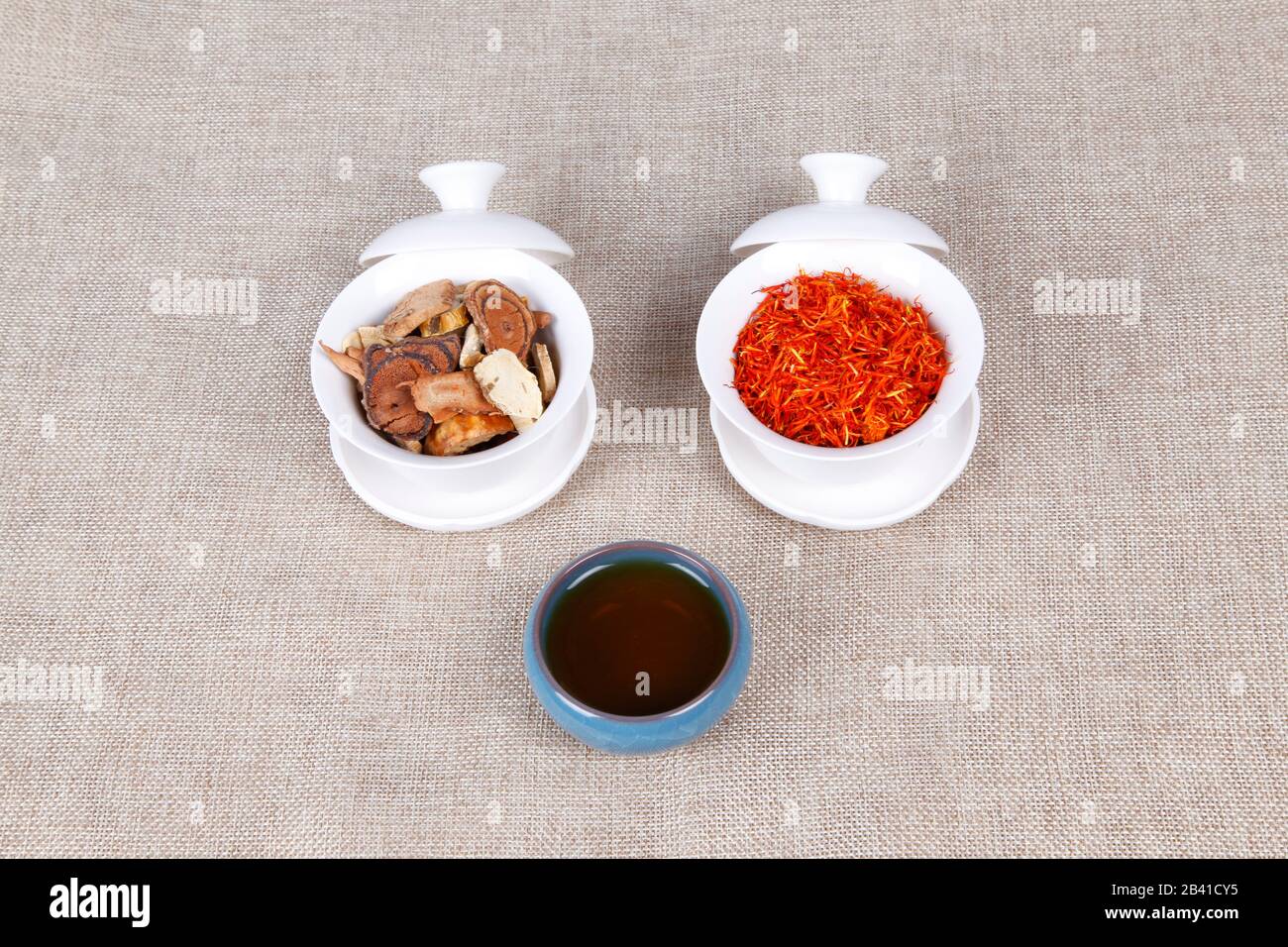 Tcm herbs hi-res stock photography and images - Alamy