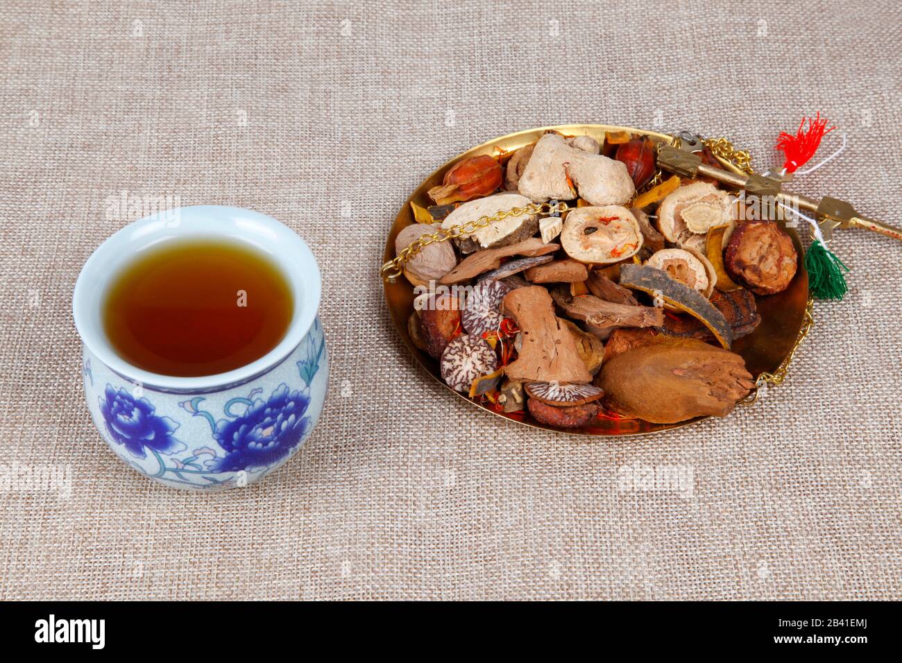 Tcm chinese medicinal herbs hi-res stock photography and images - Alamy