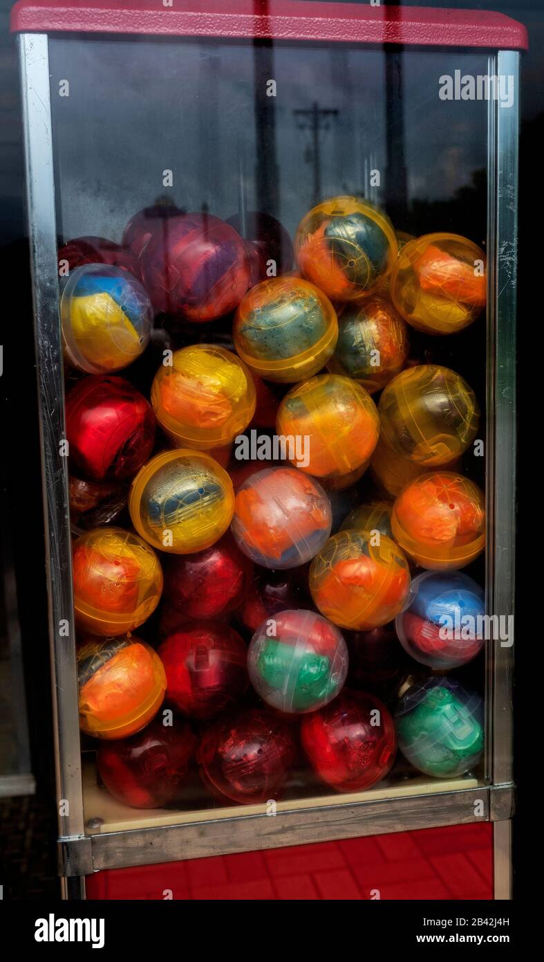 Prize vending machine hi-res stock photography and images - Alamy