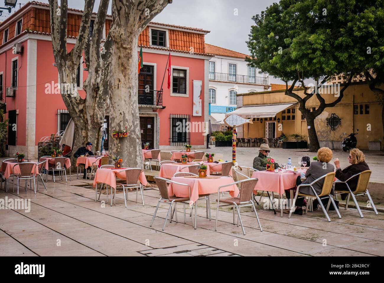 Sitting outside at a cafe hi-res stock photography and images - Alamy
