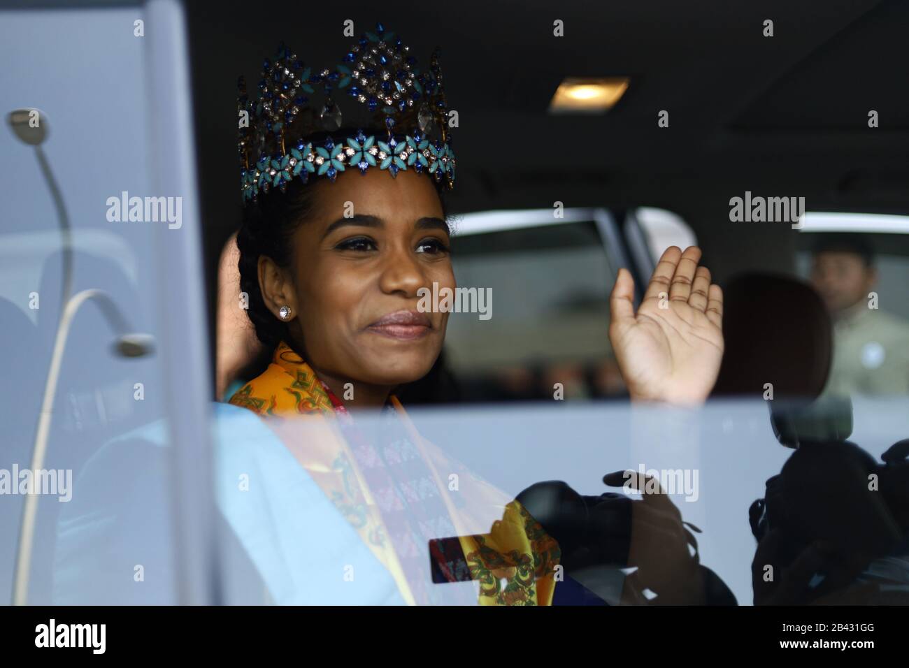 Miss world 2019 toni hi-res stock photography and images - Alamy