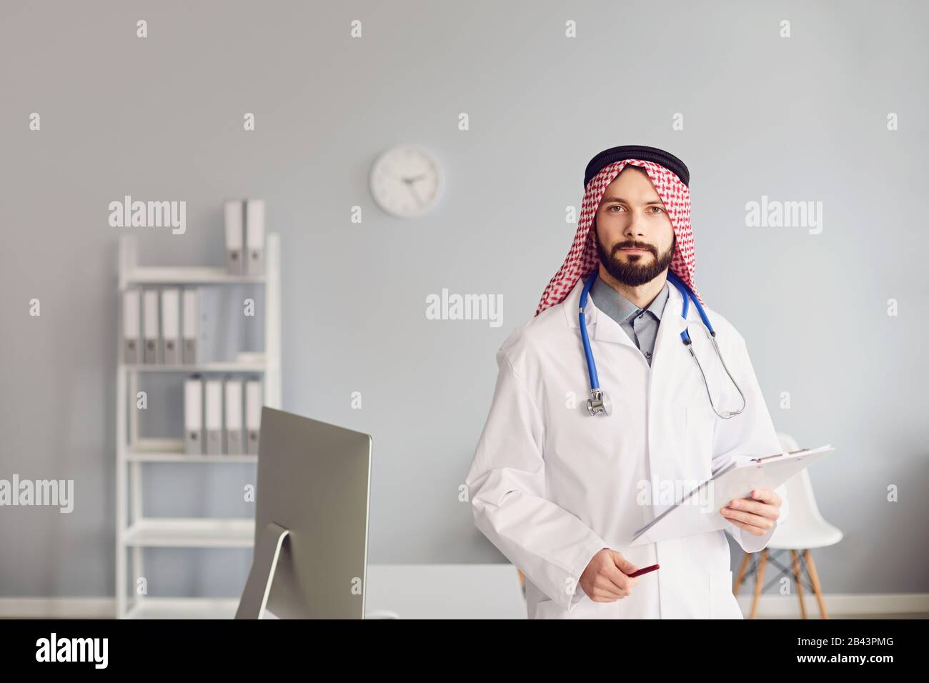 Male arabic doctor hi-res stock photography and images - Alamy