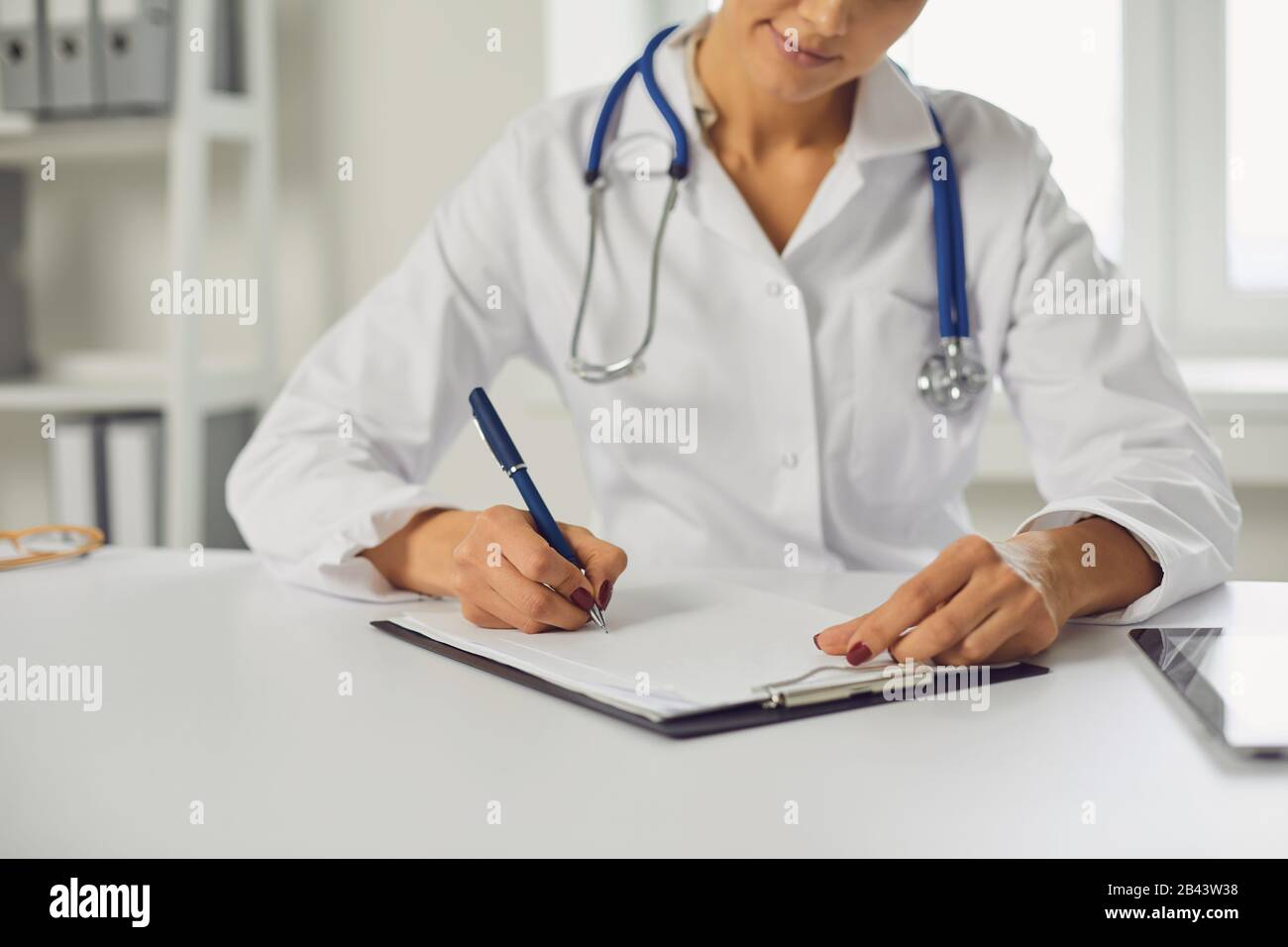 Woman faceless hi-res stock photography and images - Alamy