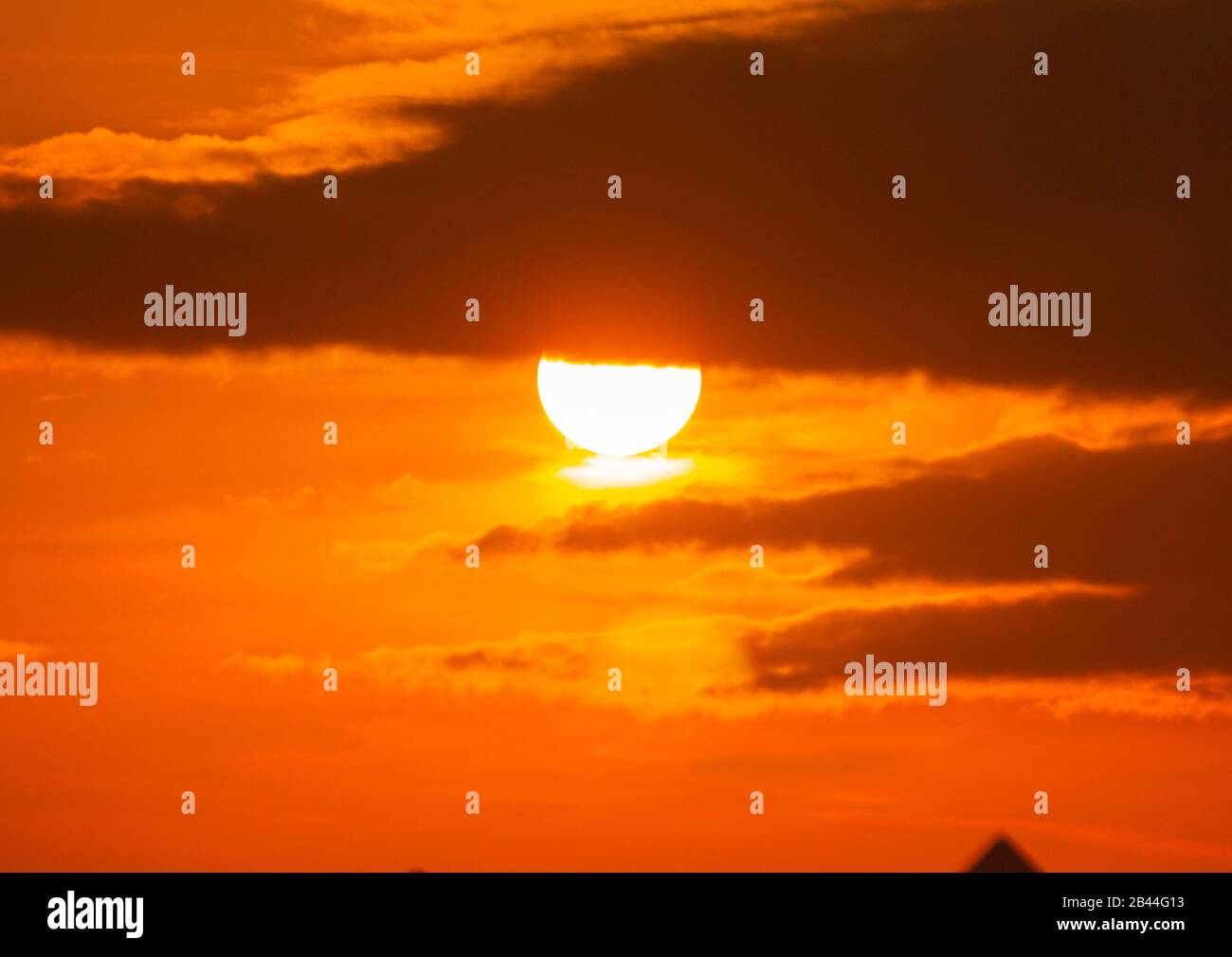 Sun peeking through clouds hi-res stock photography and images - Alamy