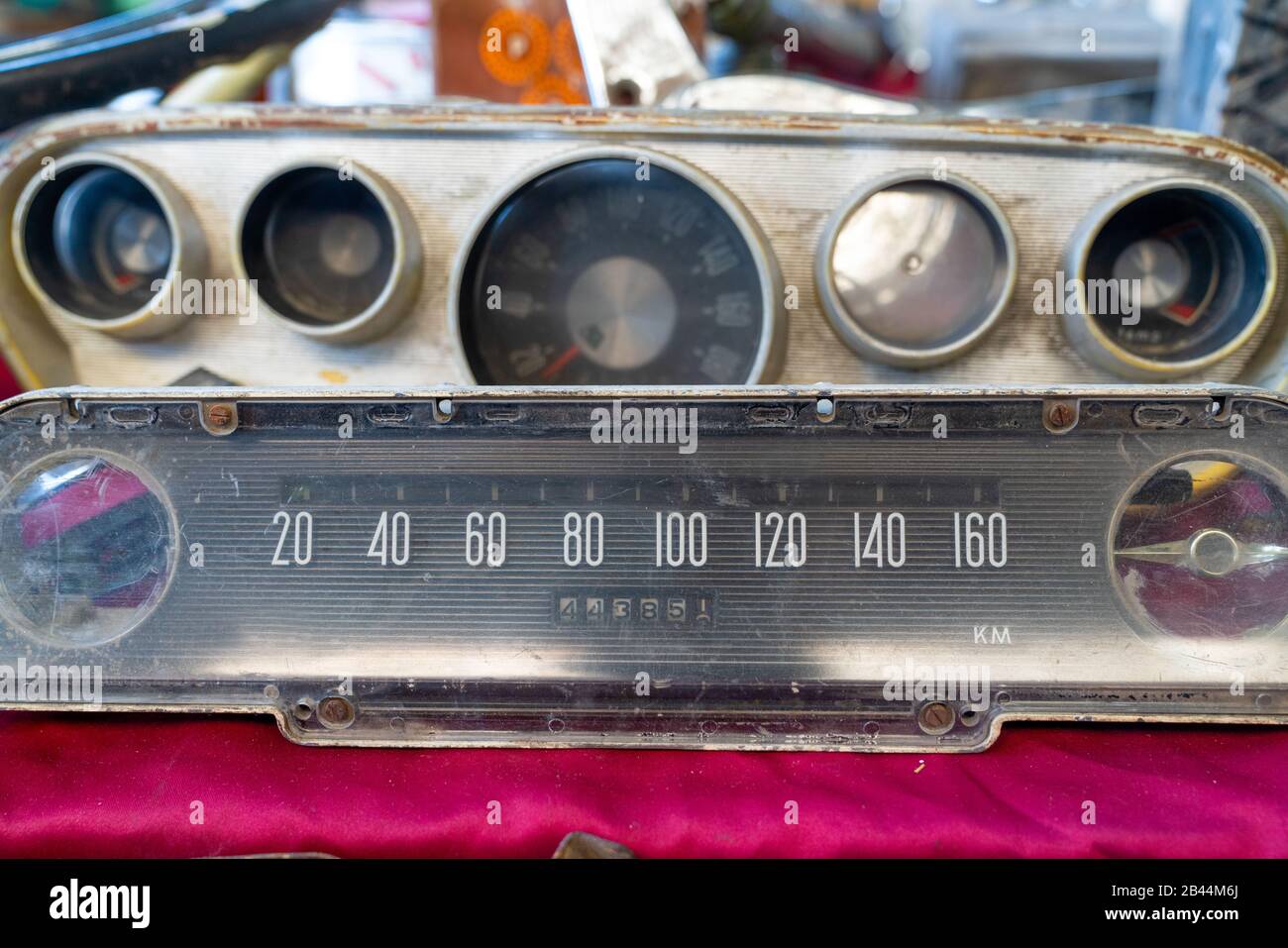 Classic cars' speedometer. Close up of classic gauge and steering ...