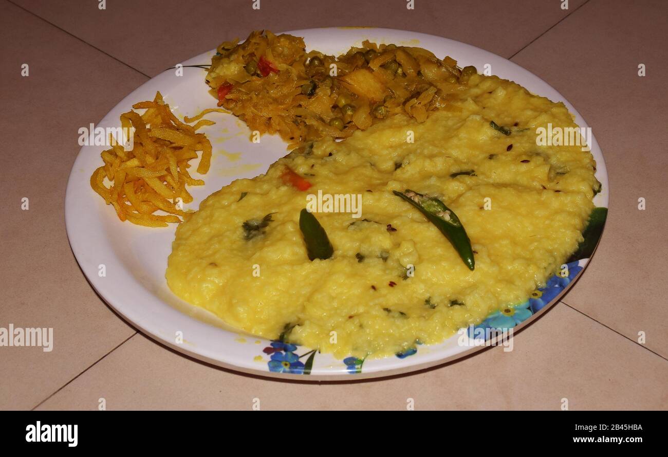 Khichdi bhog hi-res stock photography and images - Alamy