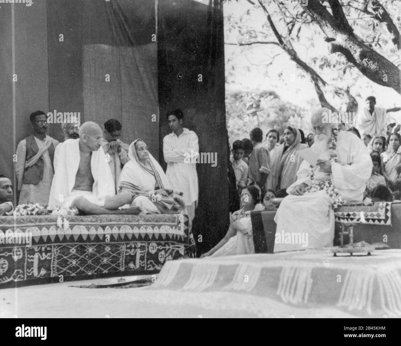 Rabindranath Tagore welcome speech for Mahatma Gandhi and his wife ...