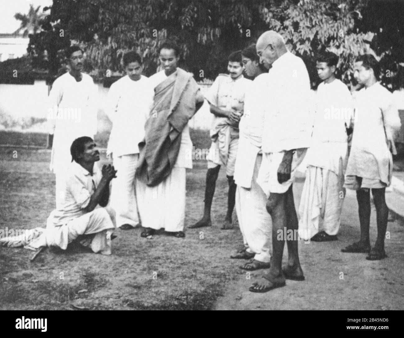 Mahatma Gandhi listening to hindu muslim riot affected person during ...