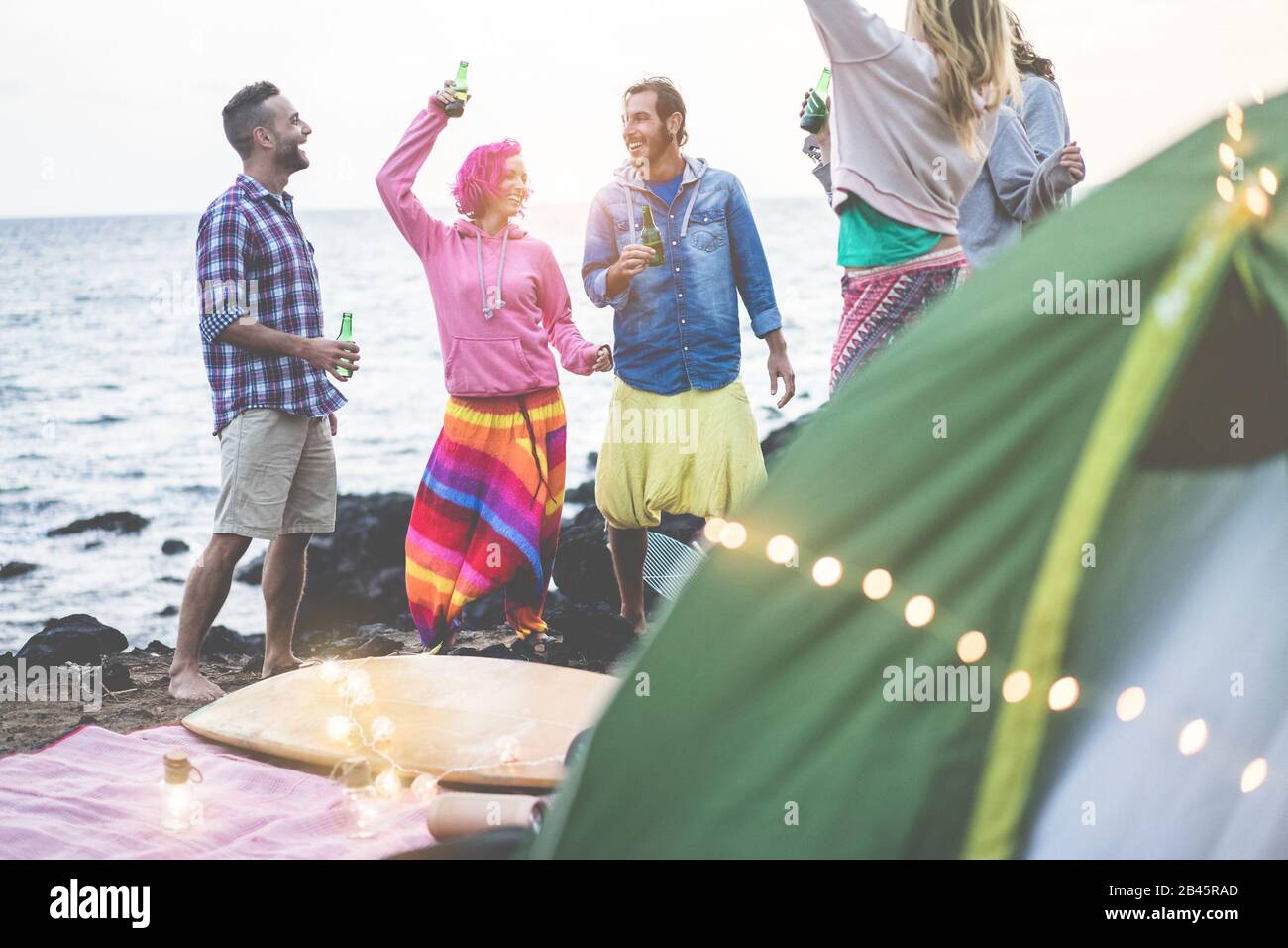 Picnic center beach hi-res stock photography and images - Alamy