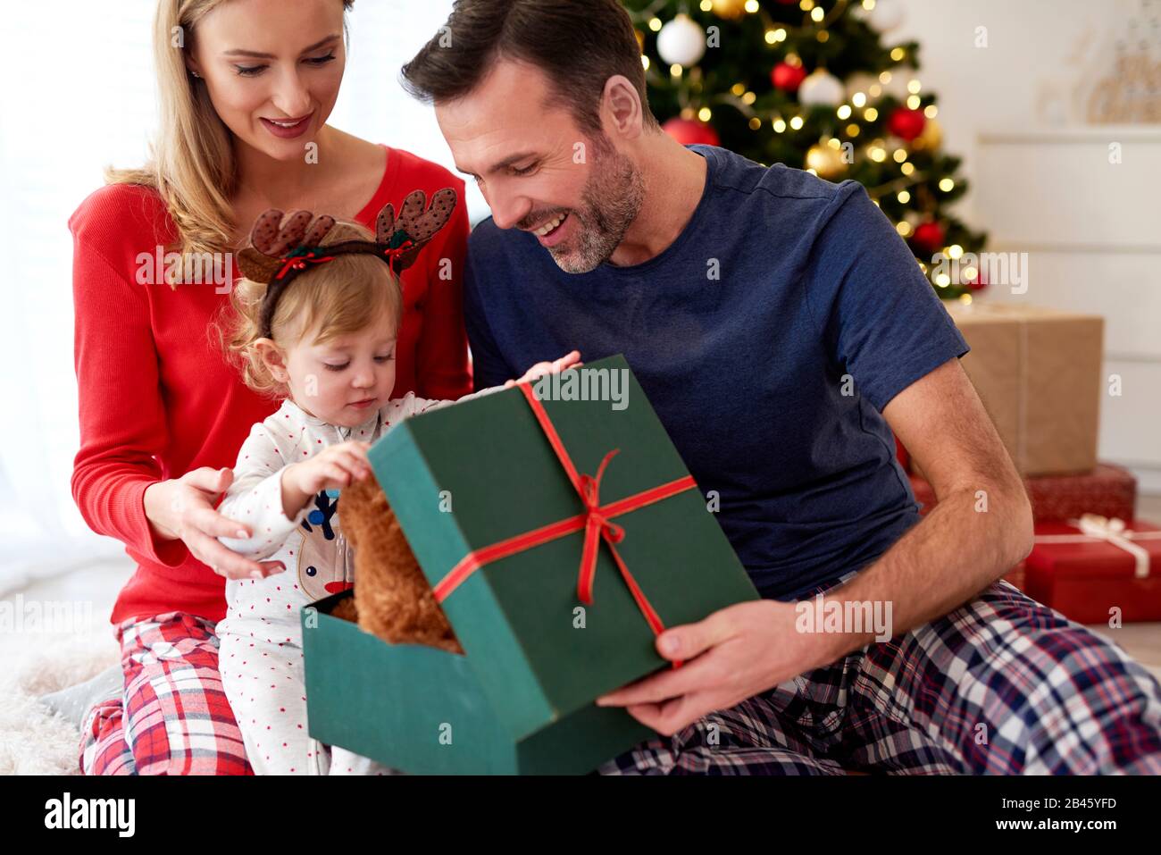 Family opening presents in hi-res stock photography and images - Alamy