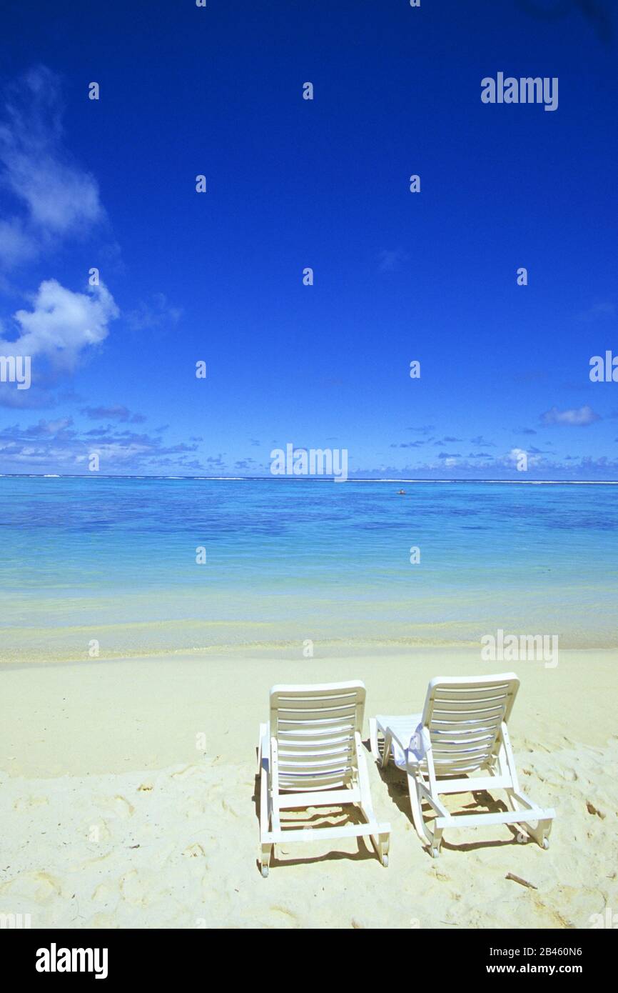 Cook Islands - Sun chair- Palmenstrand Stock Photo - Alamy
