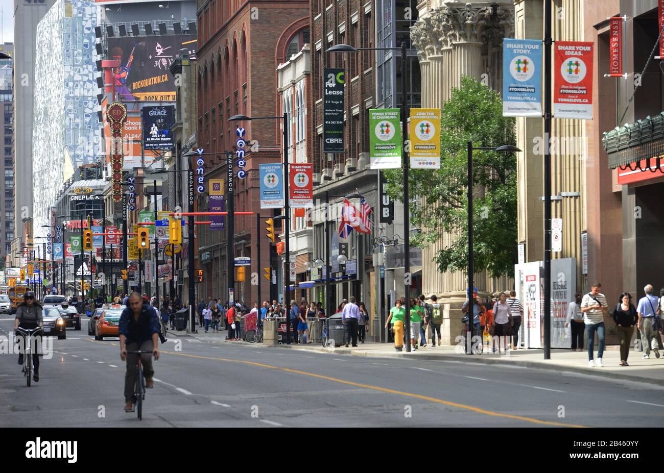 Yonge st downtown hi-res stock photography and images - Alamy