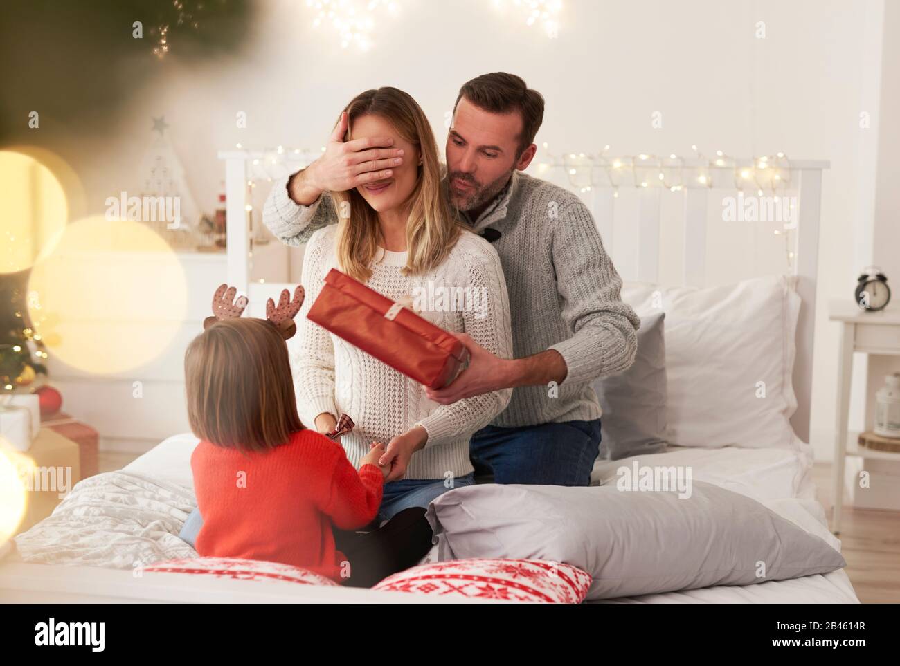 Family opening presents in hi-res stock photography and images - Alamy
