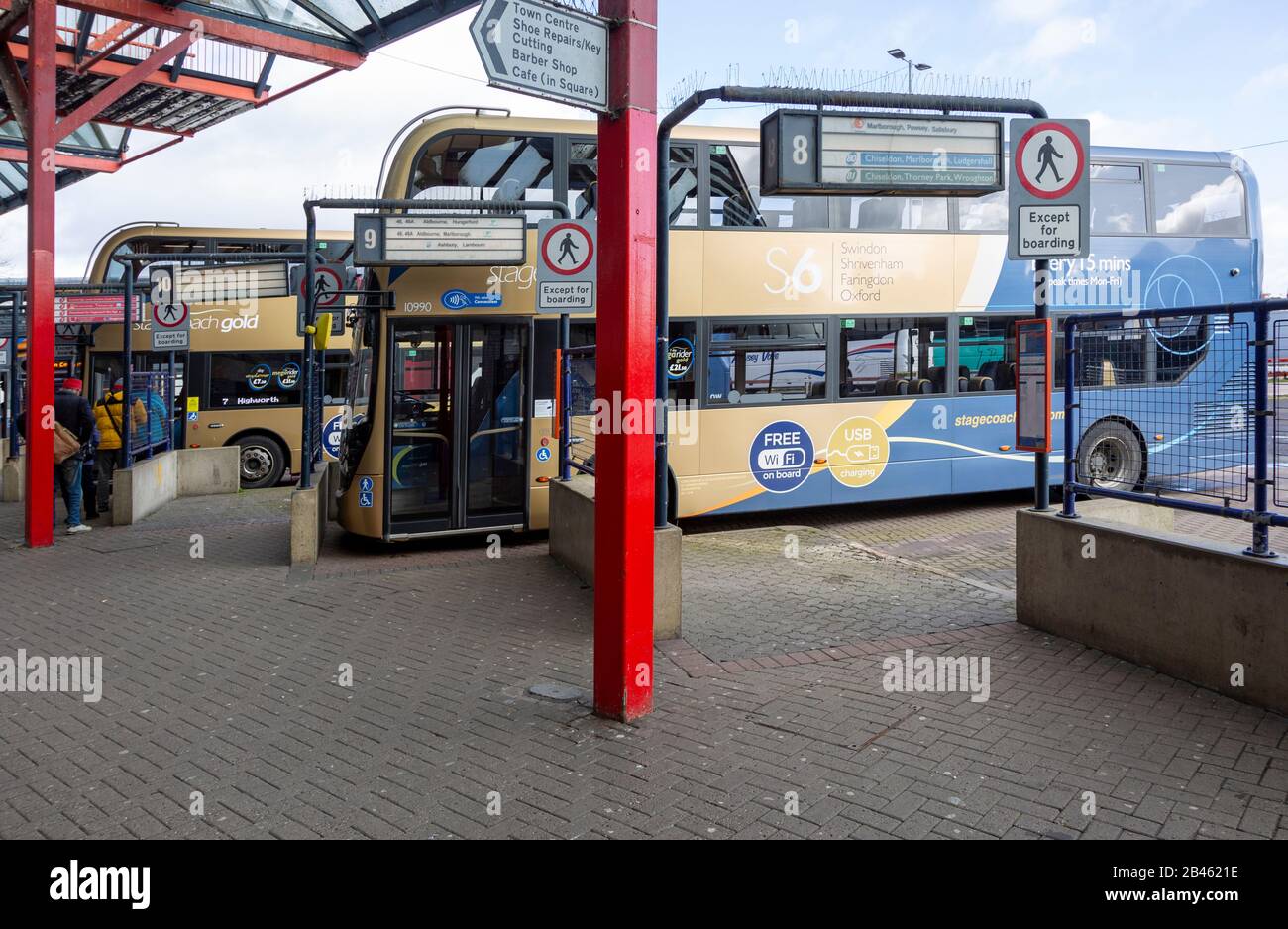 Buses at bus station in town centre, Swindon, Wiltshire, England, UK ...