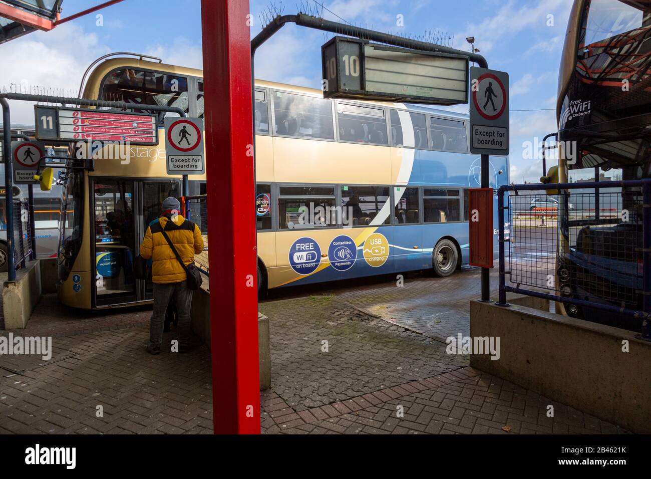 Buses at bus station in town centre, Swindon, Wiltshire, England, UK ...
