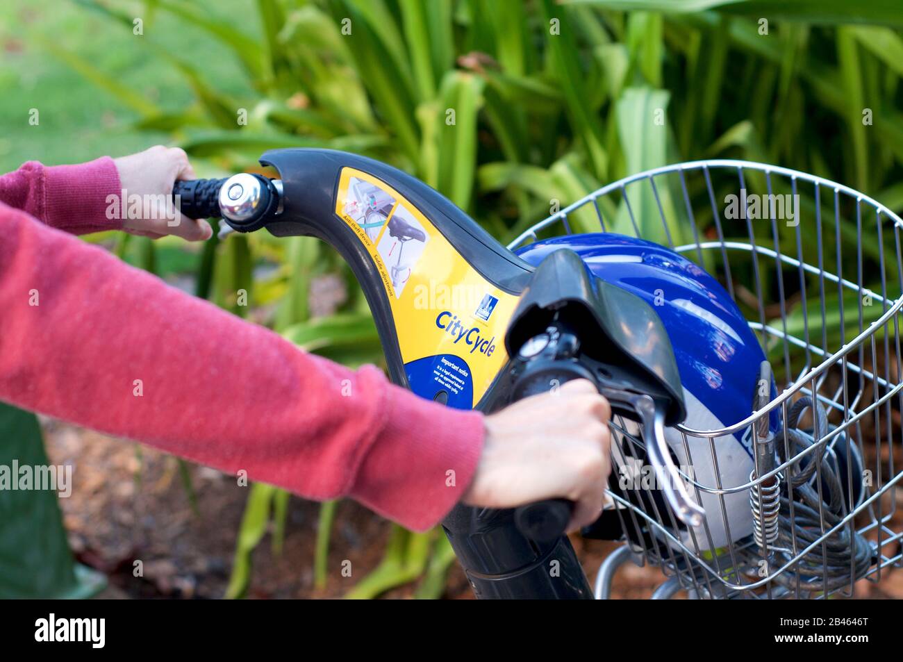 Brisbane city cycle hi-res stock photography and images - Alamy