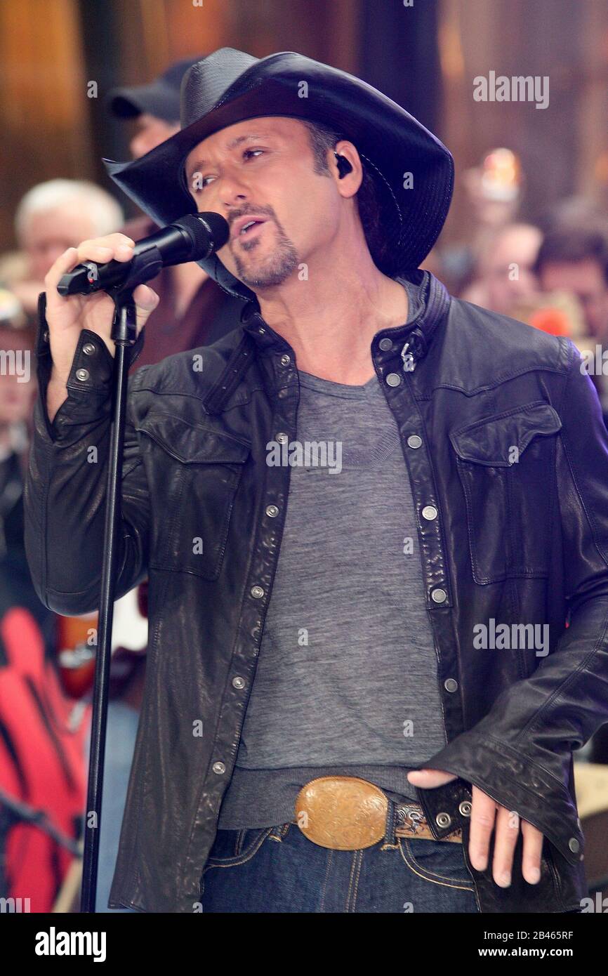 New York, NY, USA. 23 October, 2009. Tim McGraw, performs at NBC's ...