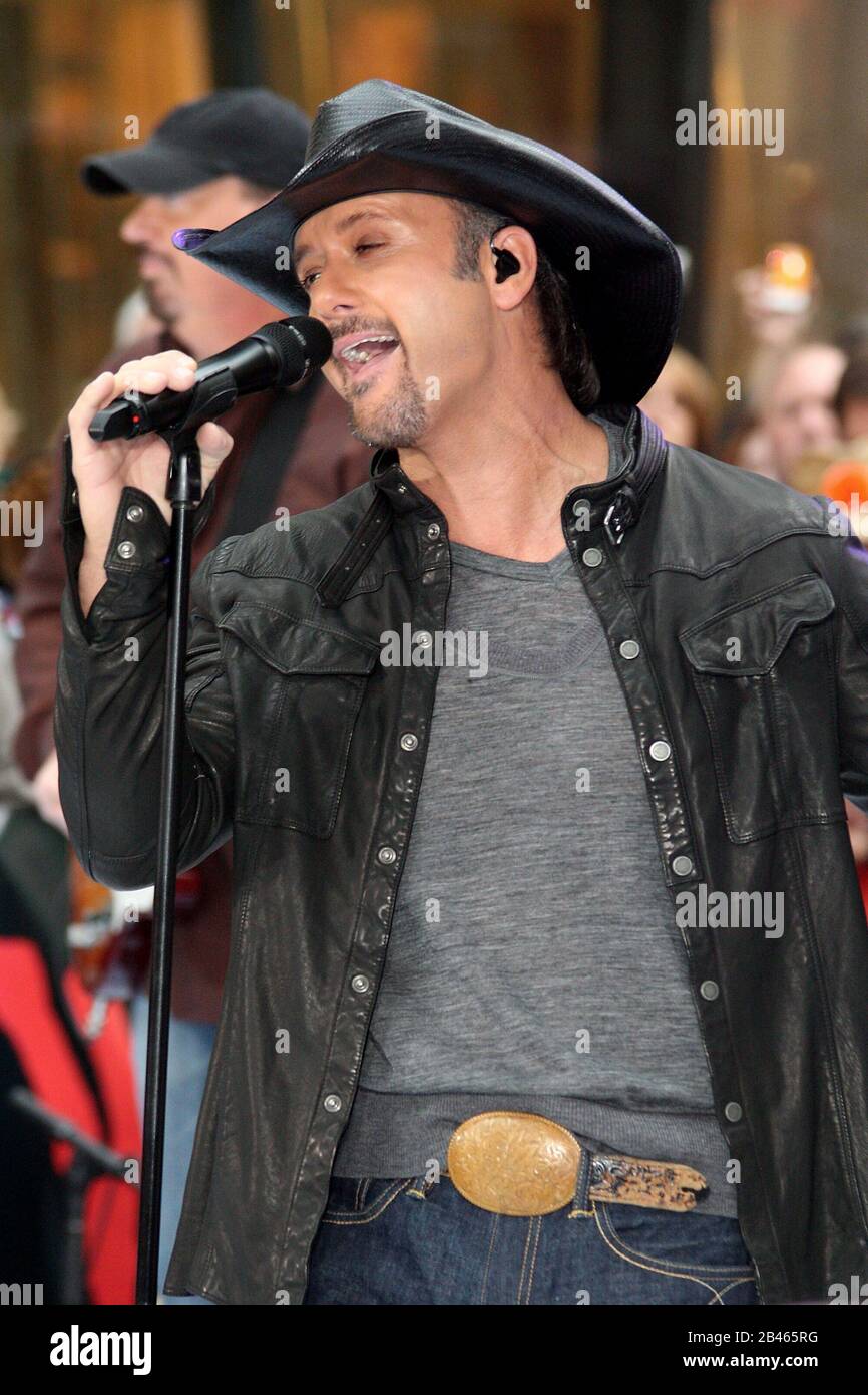 New York, NY, USA. 23 October, 2009. Tim McGraw, performs at NBC's ...