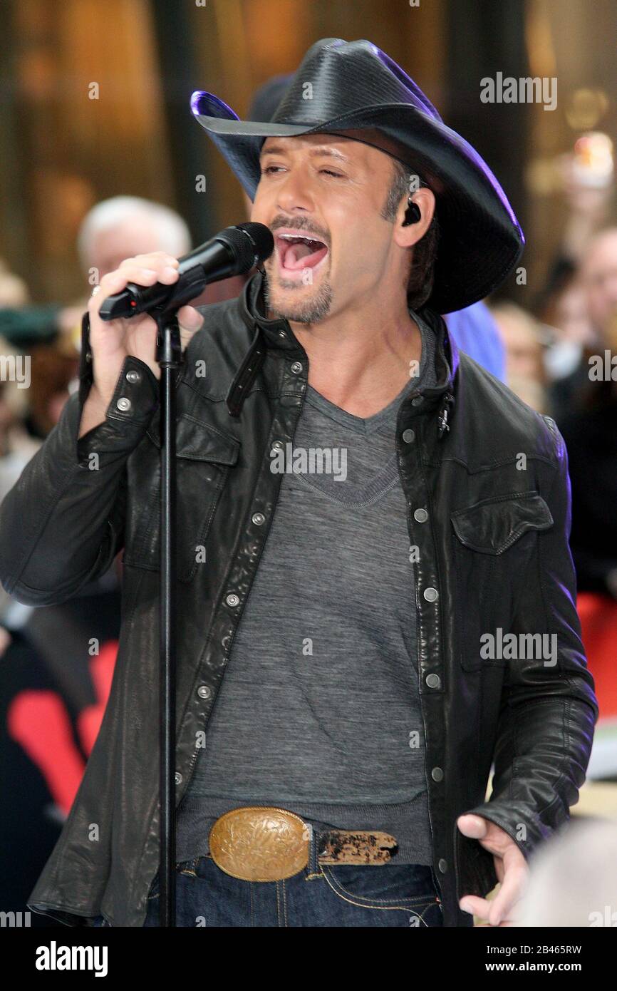 New York, NY, USA. 23 October, 2009. Tim McGraw, performs at NBC's ...