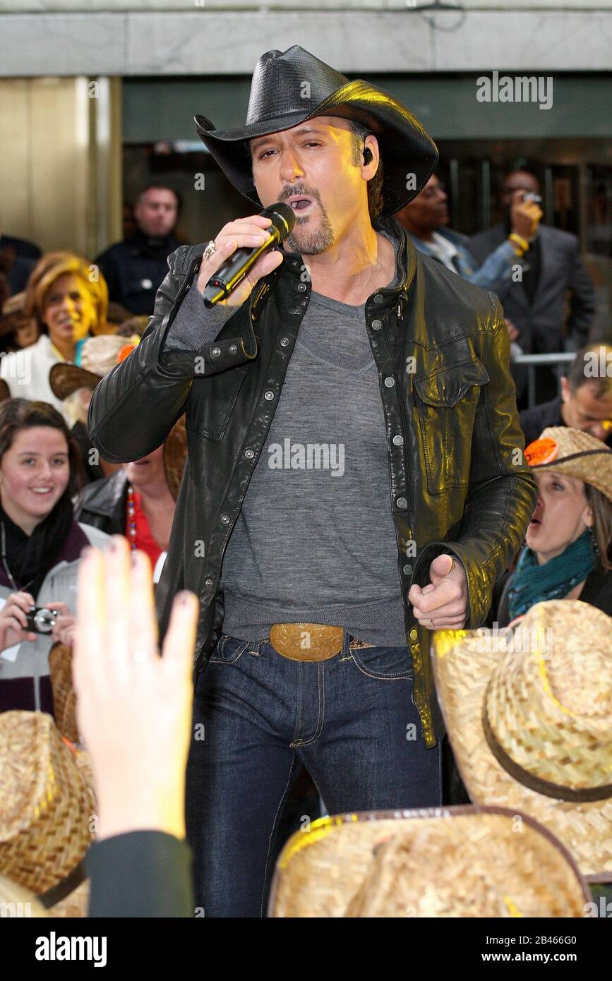 New York, NY, USA. 23 October, 2009. Tim McGraw, performs at the NBC's ...